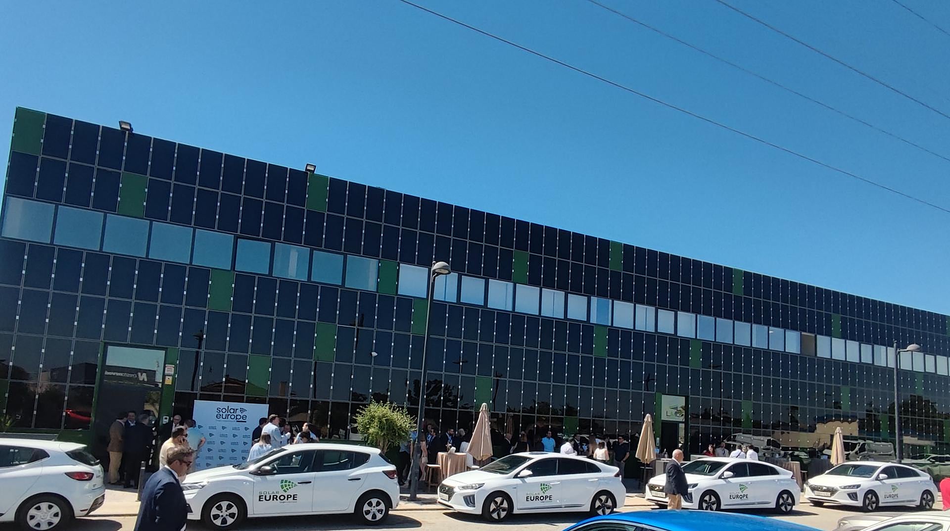 Arquitectura: El innovador 'edificio eco' para empresas autosuficiente que ya opera en Granada ...